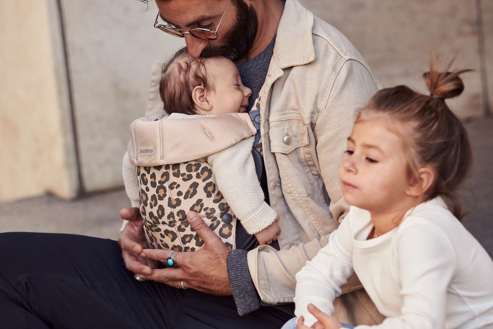 Blog - BabyBjorn - 50 de ani de purtare pentru 50 de milioane de ...